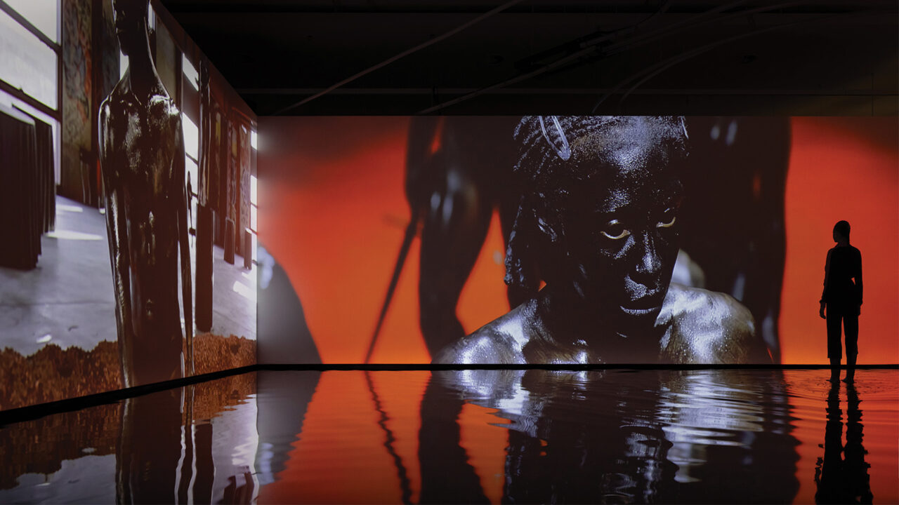 In Manifestation #23 TRUTH in Buro Stedelijk wordt de kijker onderdeel ...